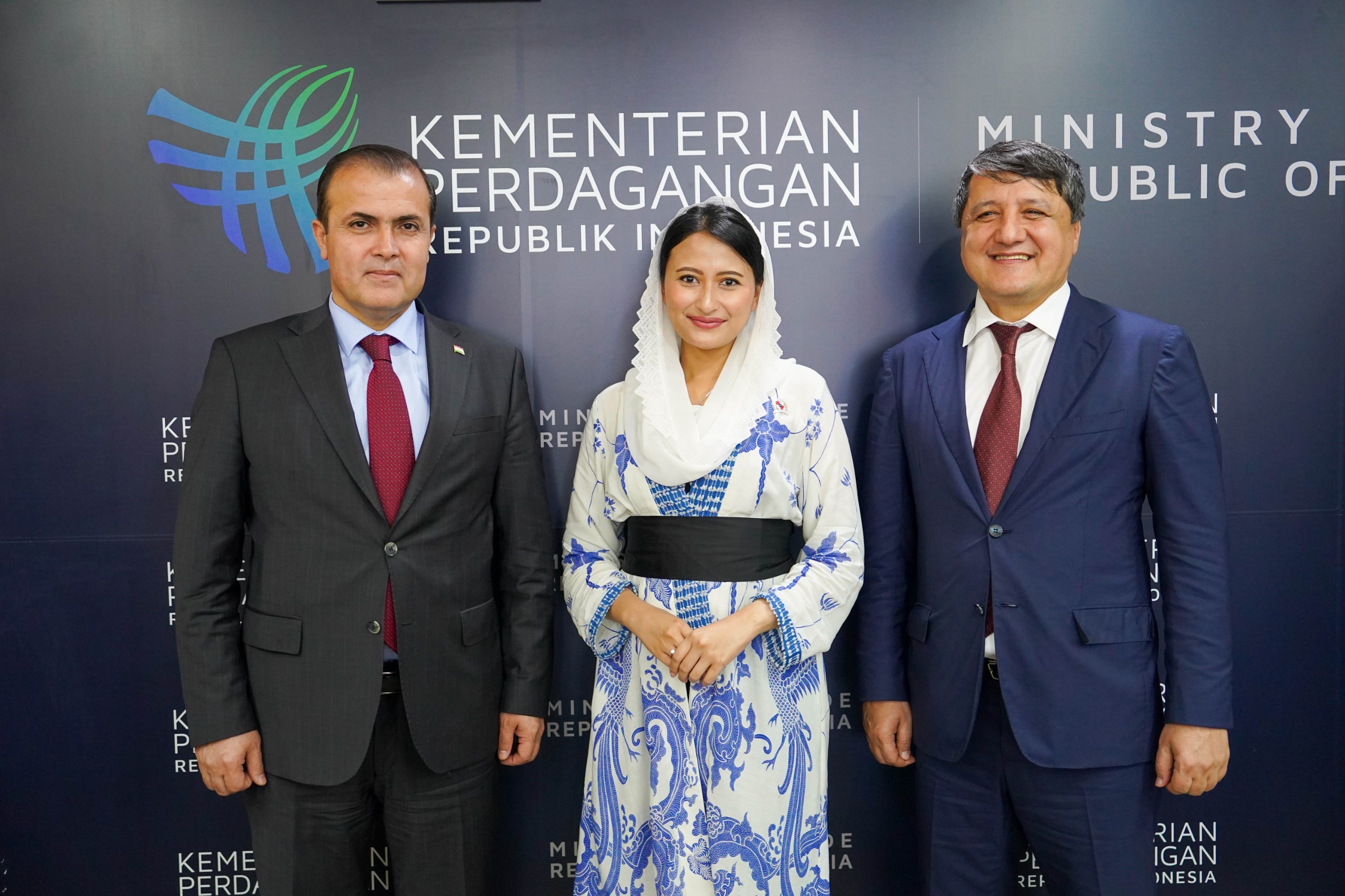 Pertemuan Wamendag RI dengan Menteri Perindustrian dan Teknologi Baru Tajikistan - Kementerian ...