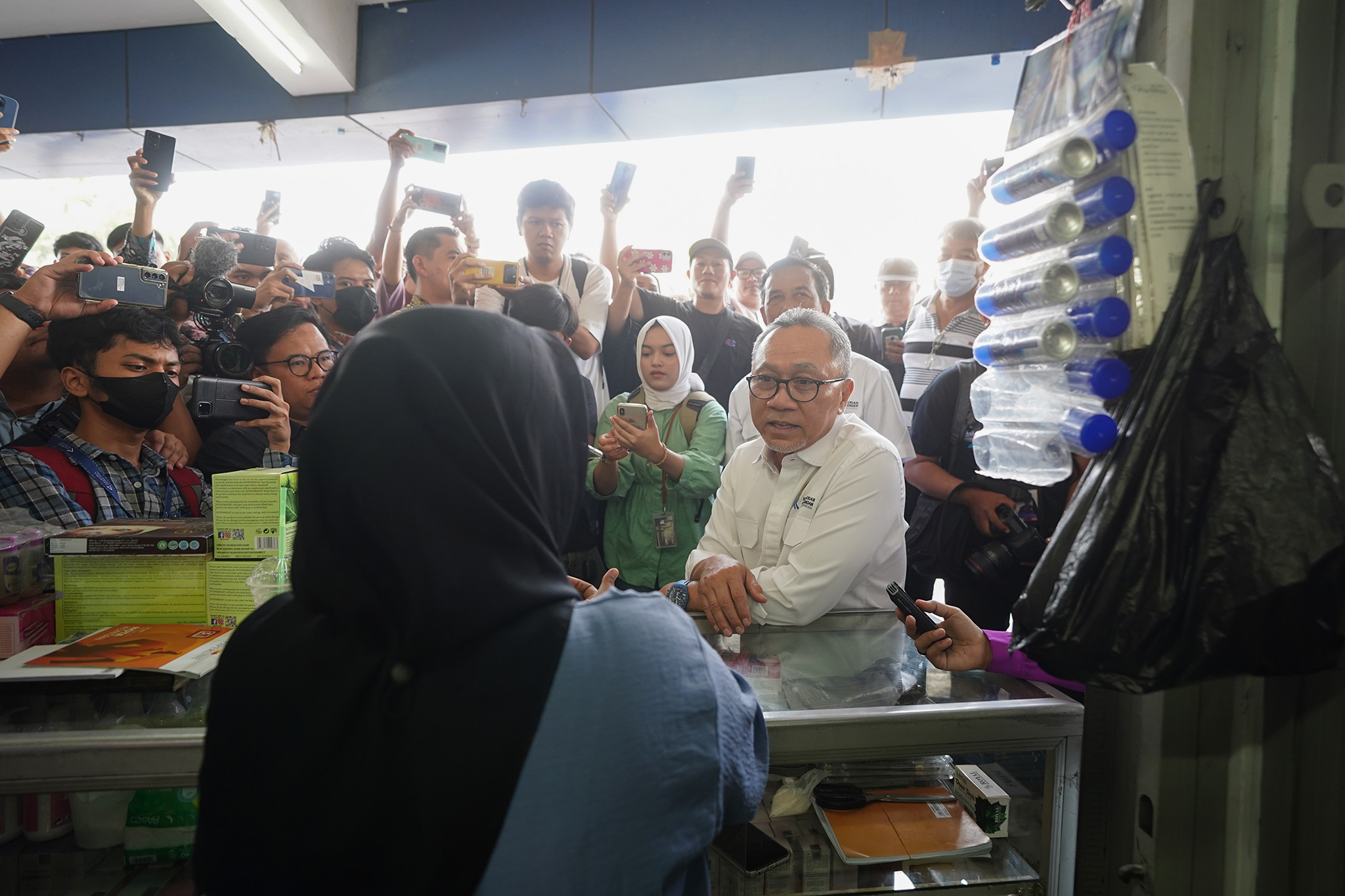 Mendag Kunjungi Pusat Grosir Asemka - Kementerian Perdagangan Republik ...