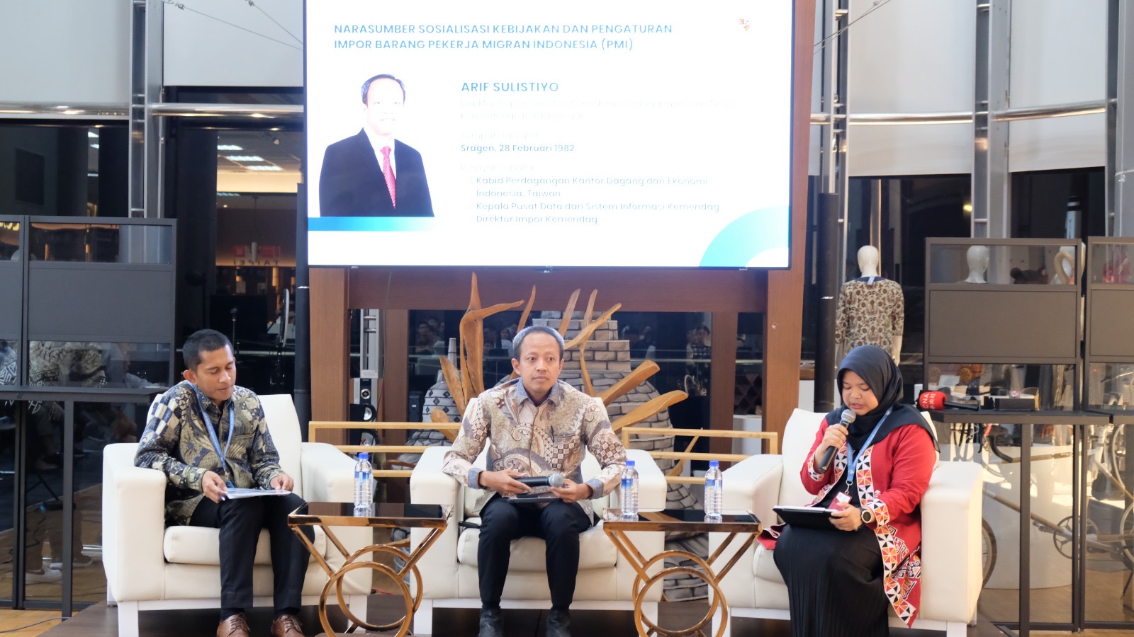 Diskusi Panel “Kebijakan Barang Kiriman dan Bawaan Pekerja Migran Indonesia” di Taiwan ...