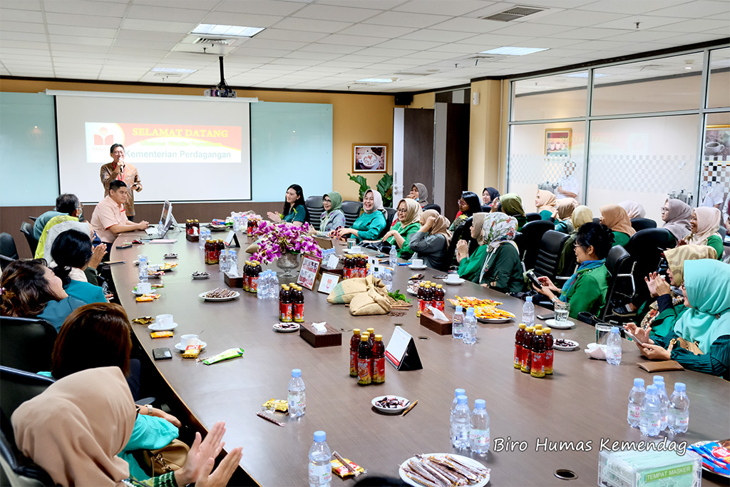 DWP Kemendag Melakukan Kunjungan ke PT Mayora Indah Tbk - Kementerian ...