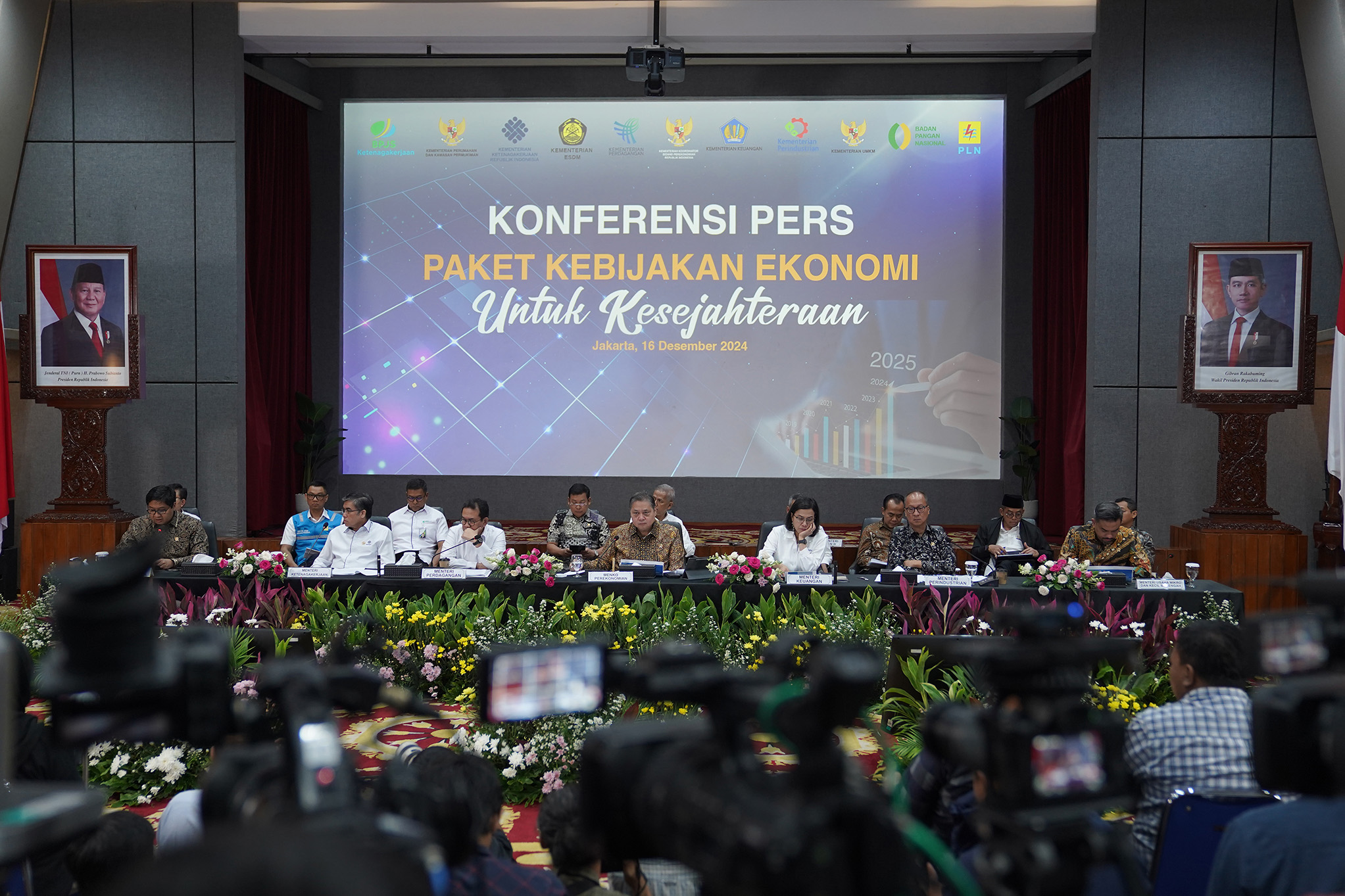 Konferensi Pers "Paket Kebijakan Ekonomi untuk Kesejahteraan ...