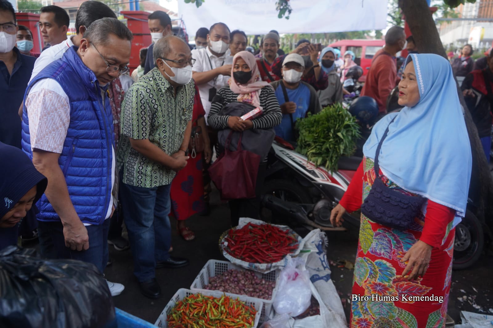 Mendag Tinjau Barang Kebutuhan Pokok di Pasar Karang Ayu, Semarang ...