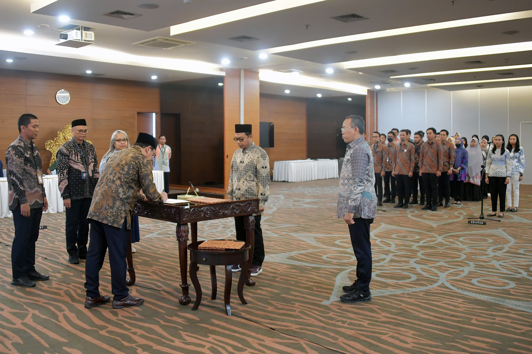 Pelantikan dan Pengambilan Sumpah Jabatan Pengawas dan Pejabat Fungsional - Kementerian ...