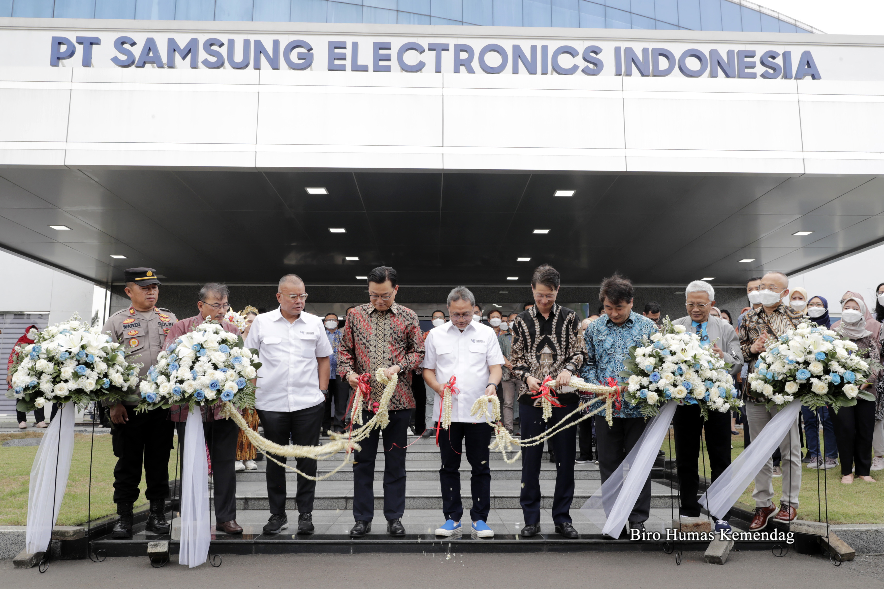 Mendag Melepas Ekspor Ponsel Pintar Produksi PT SEIN - Kementerian Perdagangan Republik Indonesia