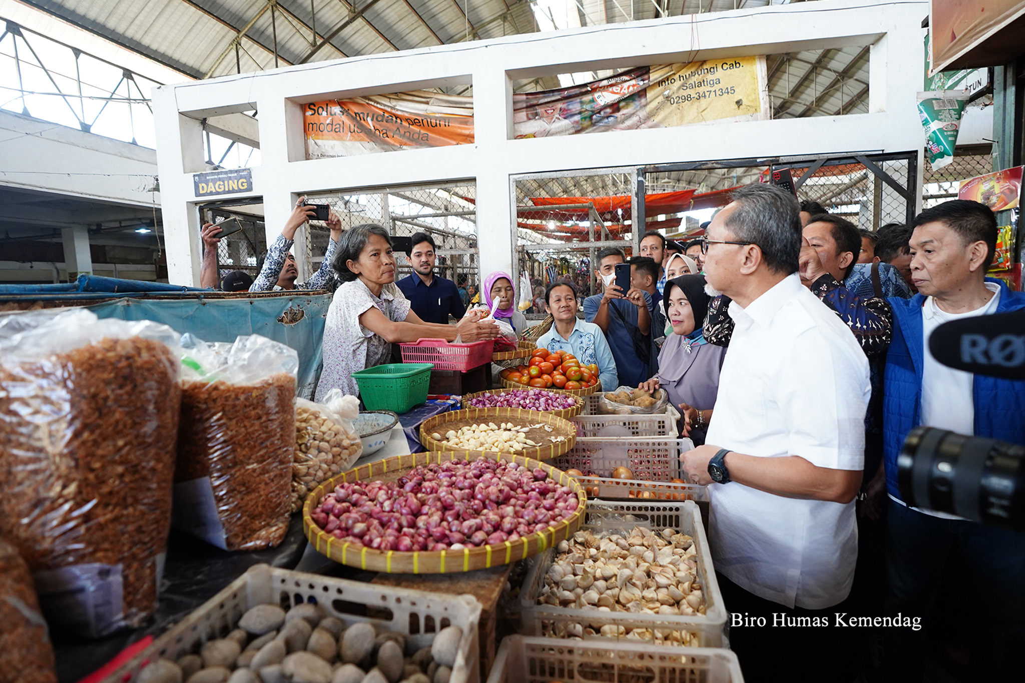 Mendag Tinjau Stok dan Harga Barang Kebutuhan Pokok di Pasar Raya I ...