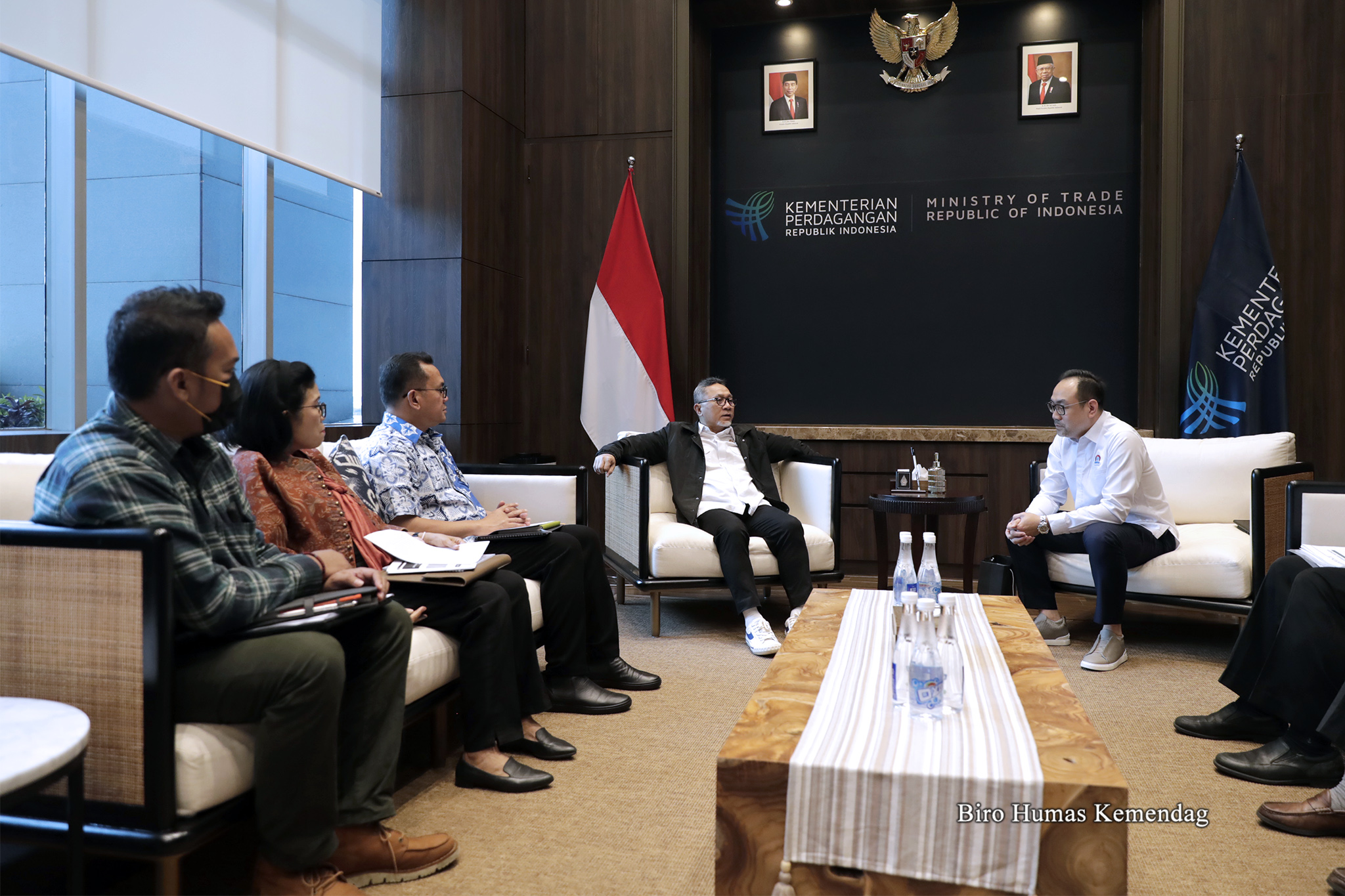 Pertemuan Mendag dengan Ketua Umum Asosiasi Aneka Industri Keramik Indonesia - Kementerian ...