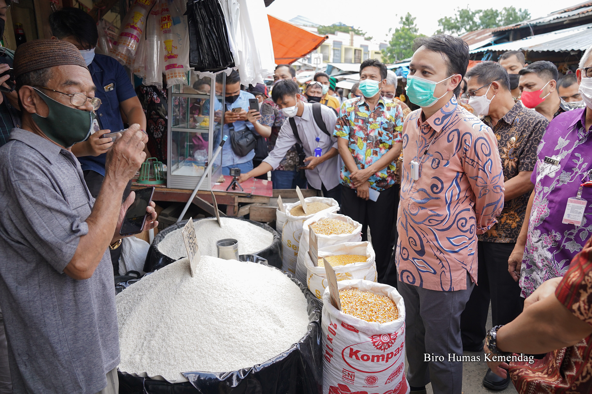 Wamendag Tinjau Barang Kebutuhan Pokok di Pasar Girian Bitung dan Pasar ...