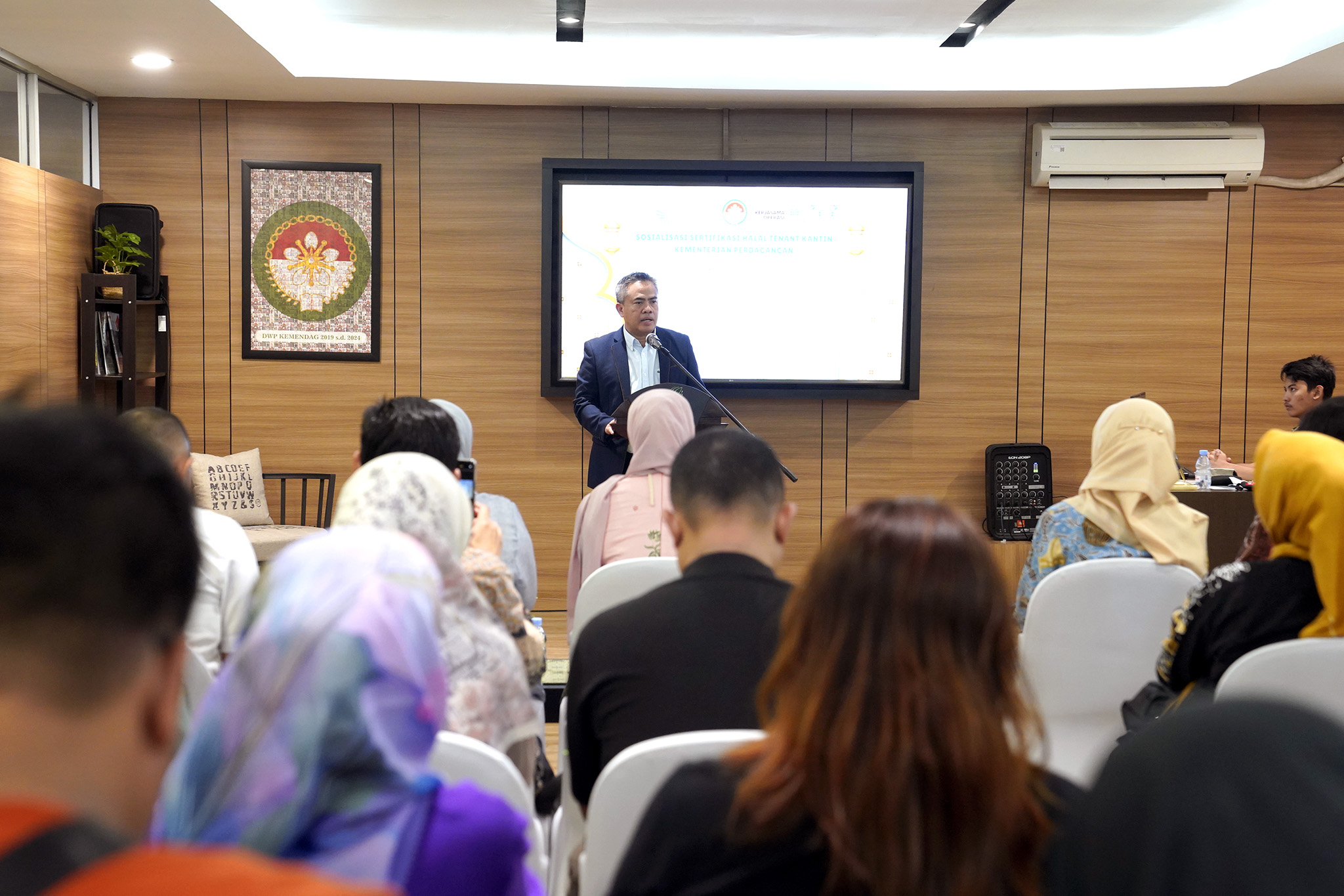 Sosialisasi Sertifikasi Halal Tenant Kantin di Lingkungan Kementerian Perdagangan - Kementerian ...