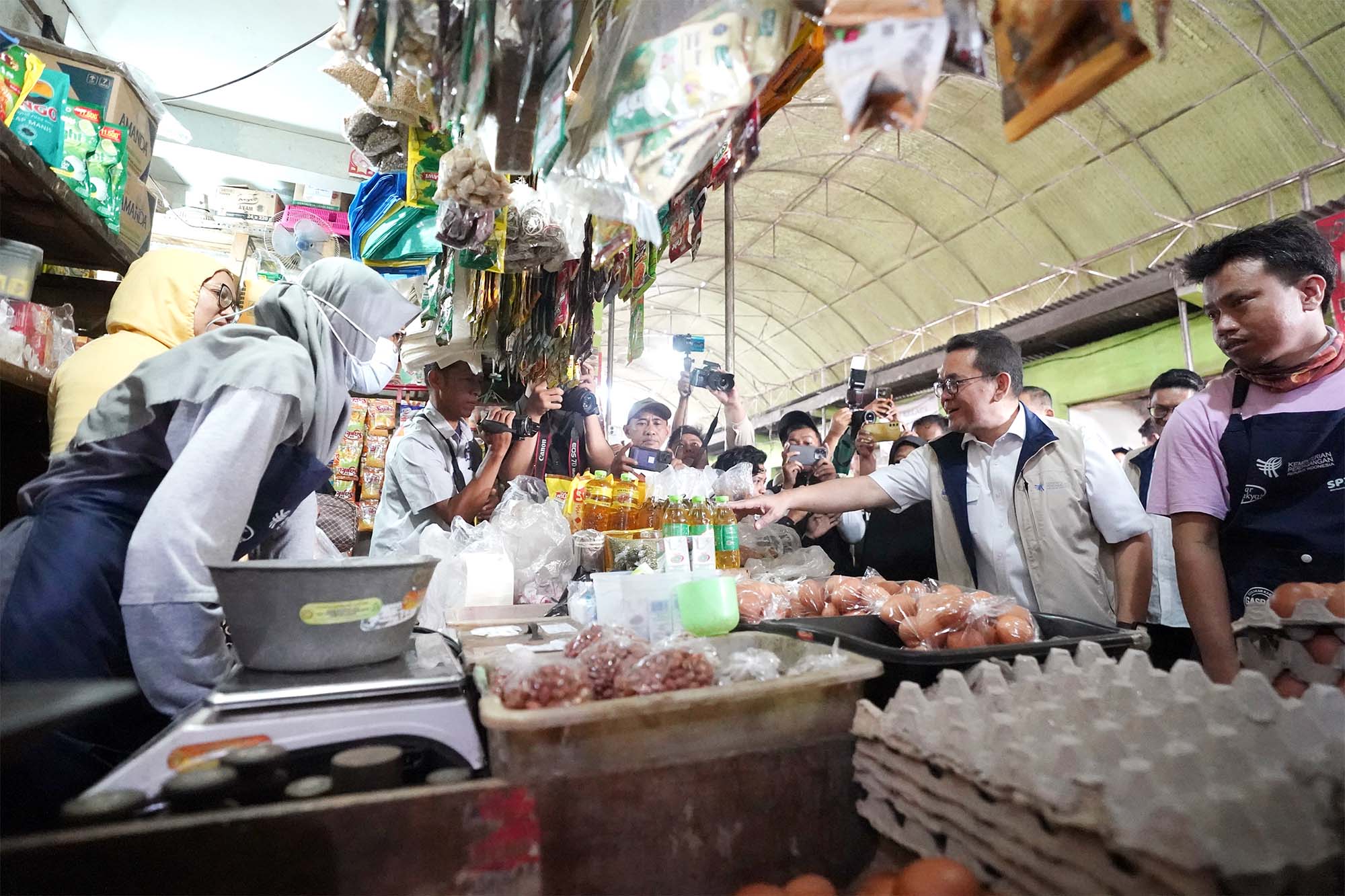 Mendag Kunjungi Pasar Wage di Kabupaten Nganjuk, Jawa Timur ...