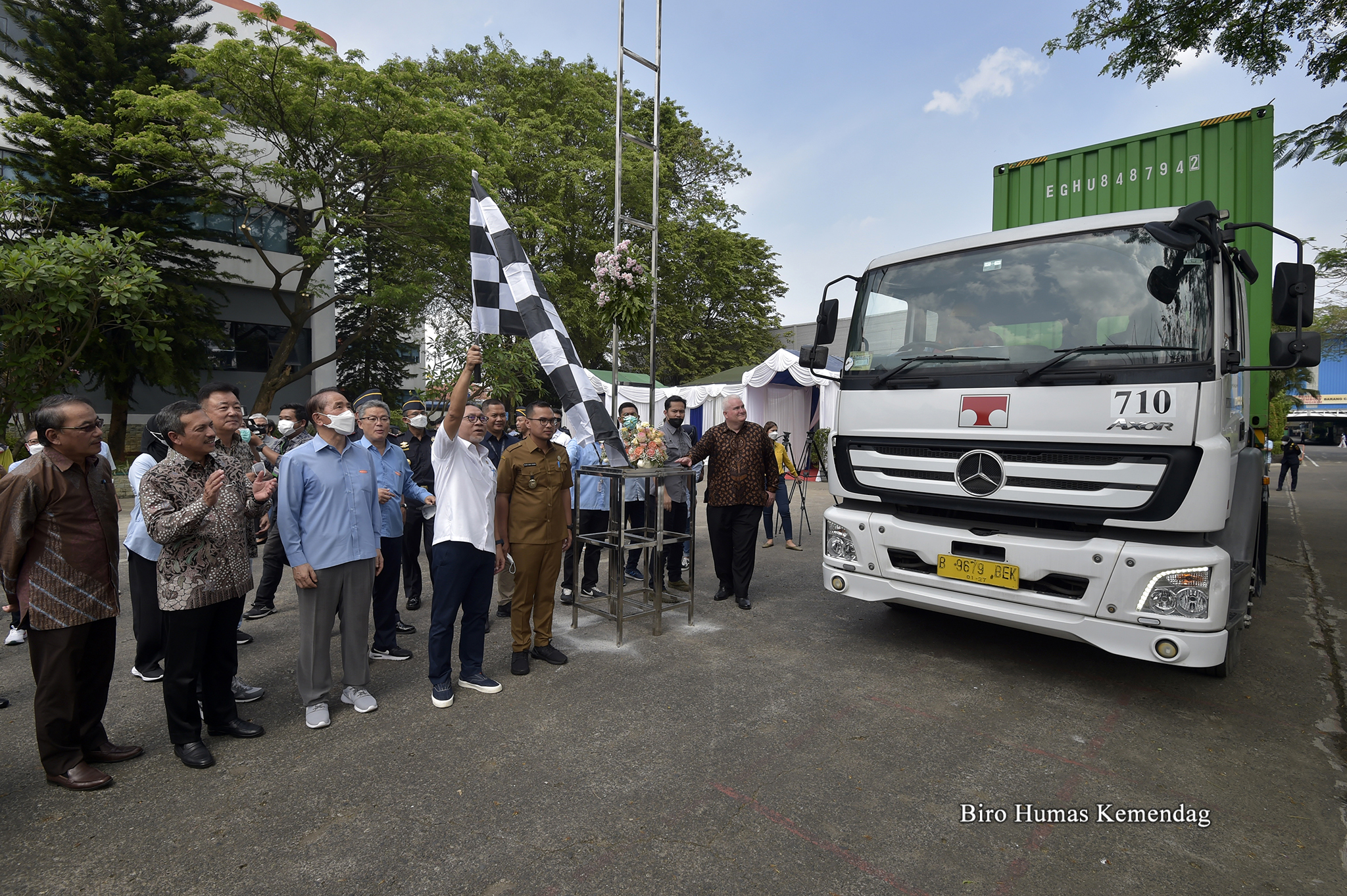 Pelepasan Ekspor Produk Alas Kaki Nike ke Belanda - Kementerian Perdagangan Republik Indonesia