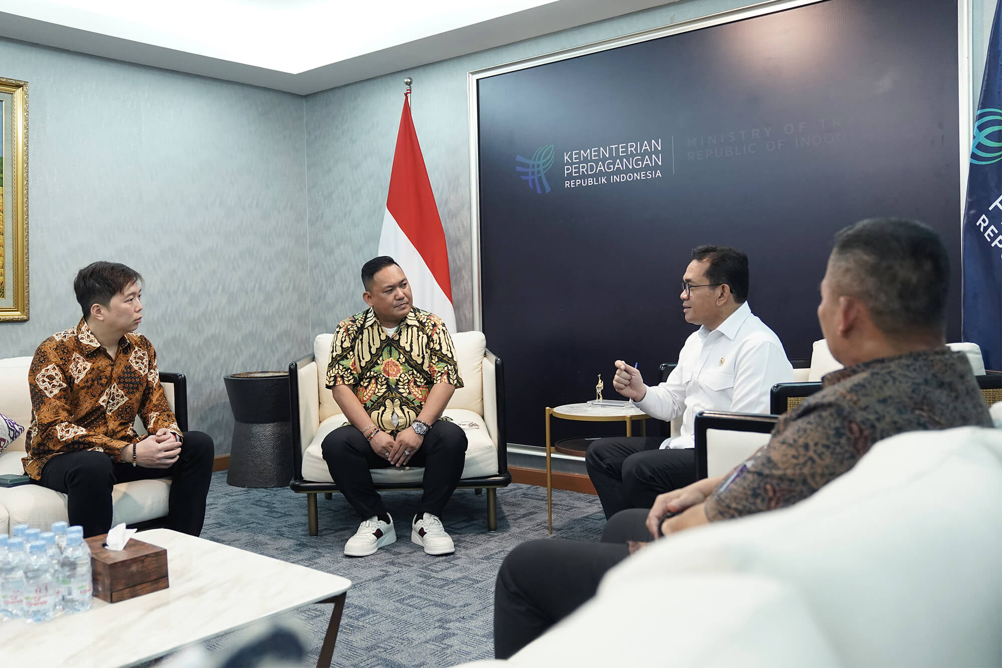 Mendag Menerima Kunjungan Asisten CEO J&T Express Indonesia - Kementerian Perdagangan Republik ...