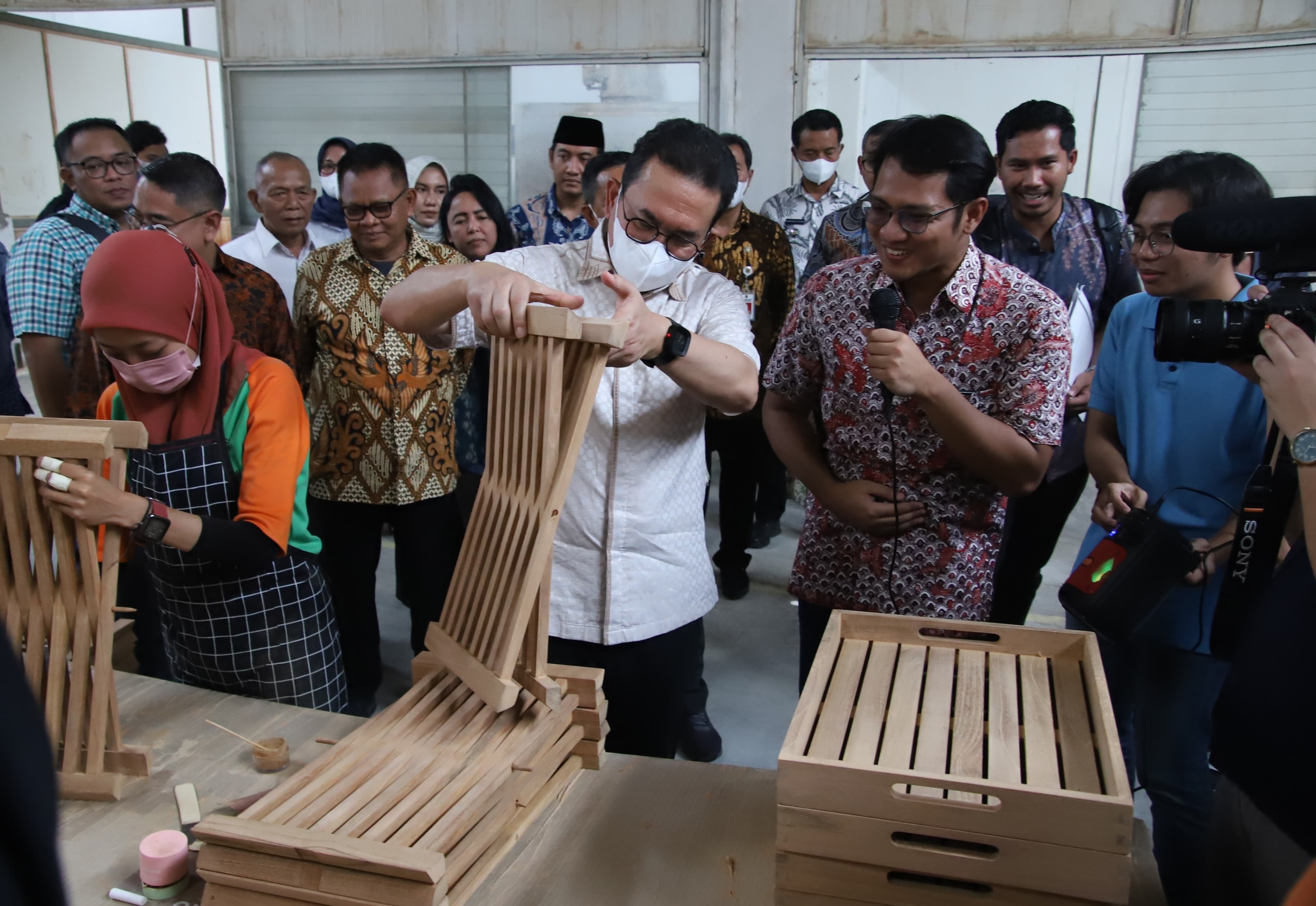 Mendag Kunjungi PT Mulya Abdi Indocarpentry di Sukoharjo, Jawa Tengah ...